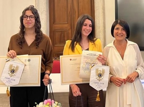 Due borse di studio a giovani studentesse universitarie nelle ...